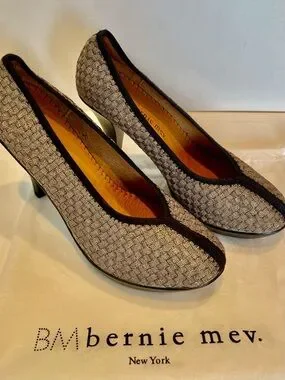 bernie mev. | Shoes | Nib Bernie Mev New York Legend 4pump With Memory ...